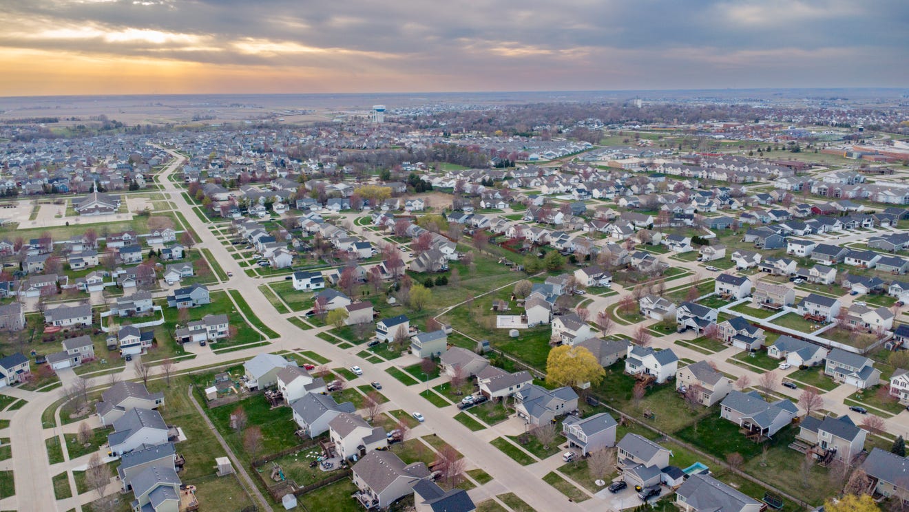 When will the Des Moines metro reach 1 million residents?